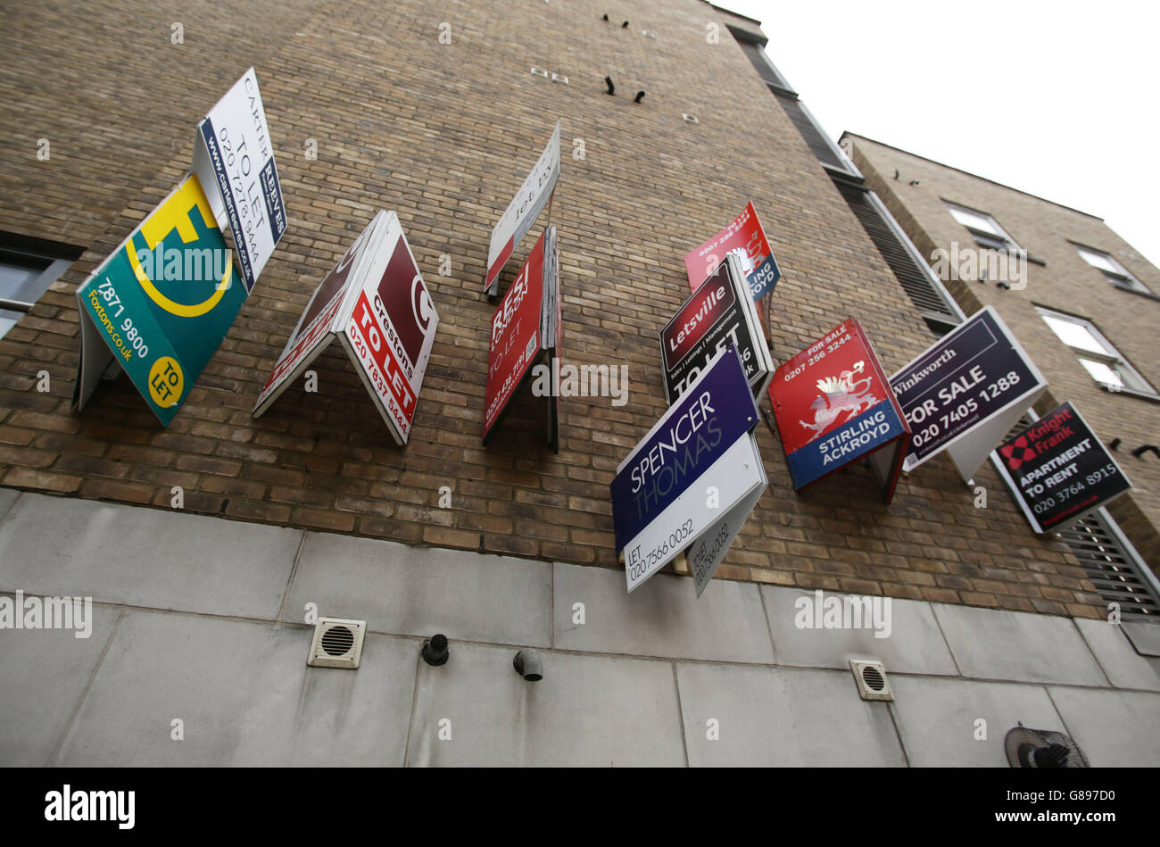 Let by let estate agent signs on wall in london hi-res stock ...