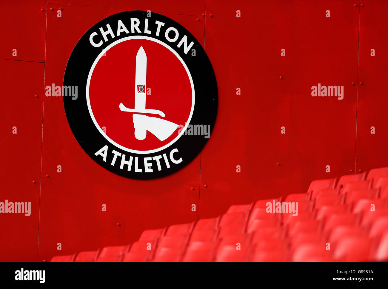 Charlton athletic club crest hi-res stock photography and images - Alamy