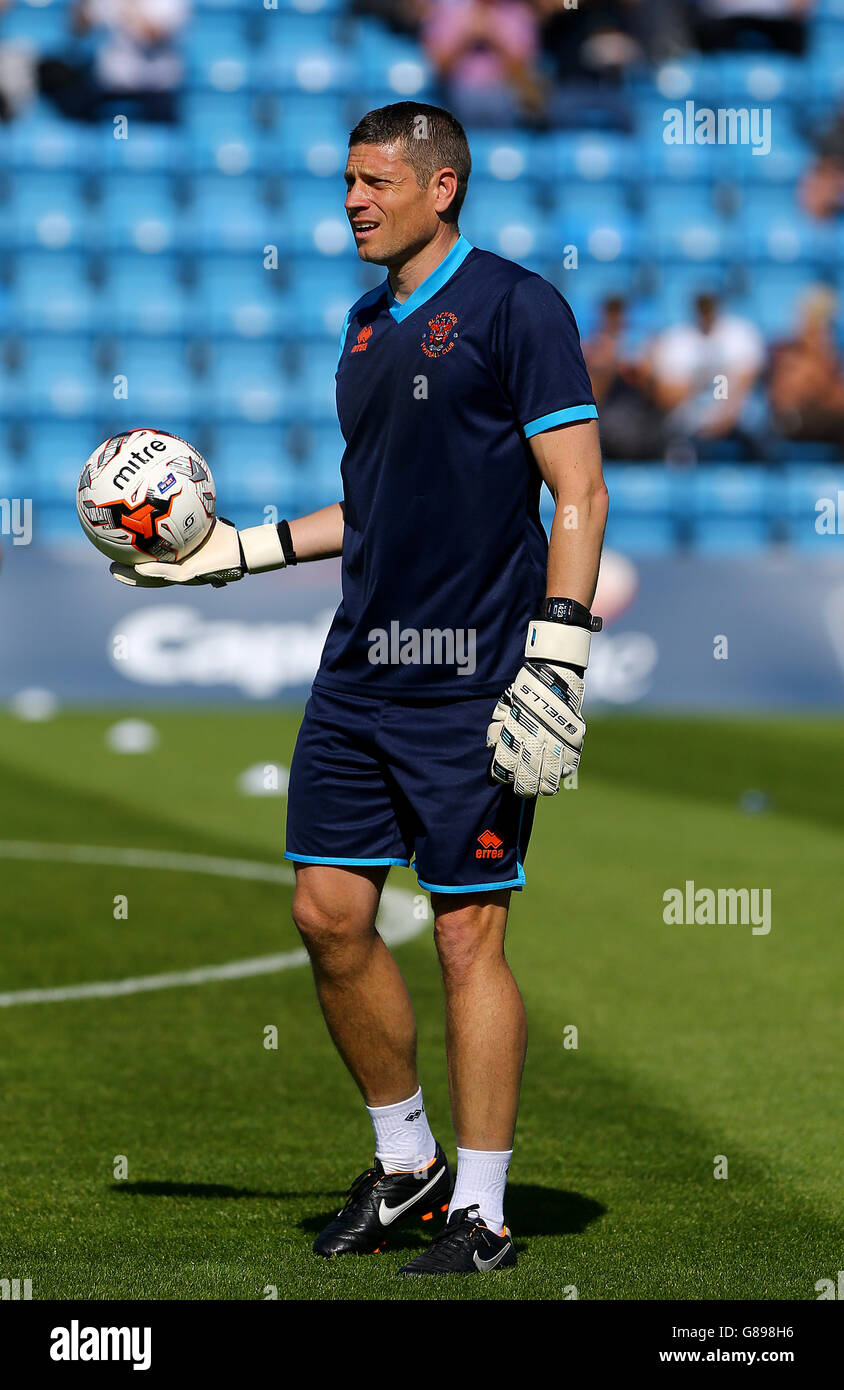 Gillingham goalkeeper steve banks hi-res stock photography and images ...