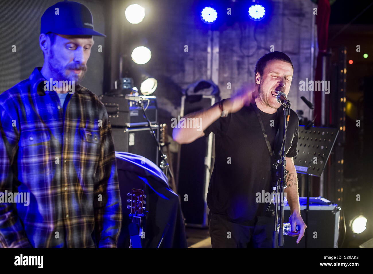 Musician andrew robert lindsay fearn hi-res stock photography and ...