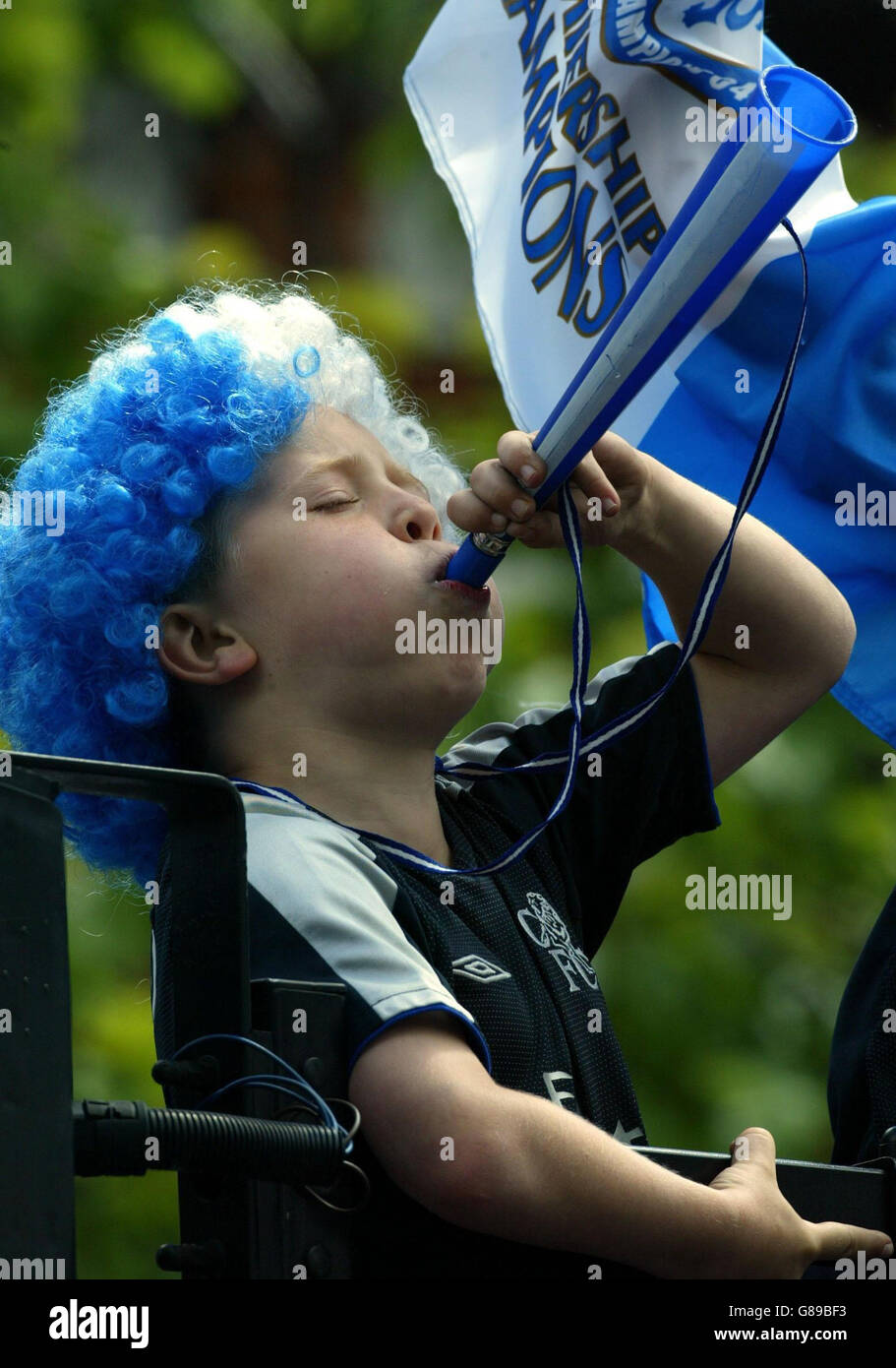 Chelsea trophy parade hi-res stock photography and images - Alamy