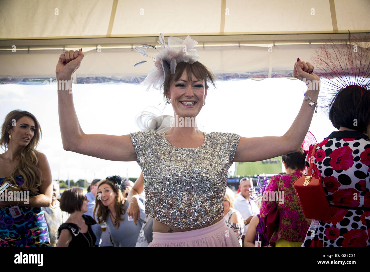 Alana Ross wins best Dressed Lady as Go Far ridden by Martin Harley ...
