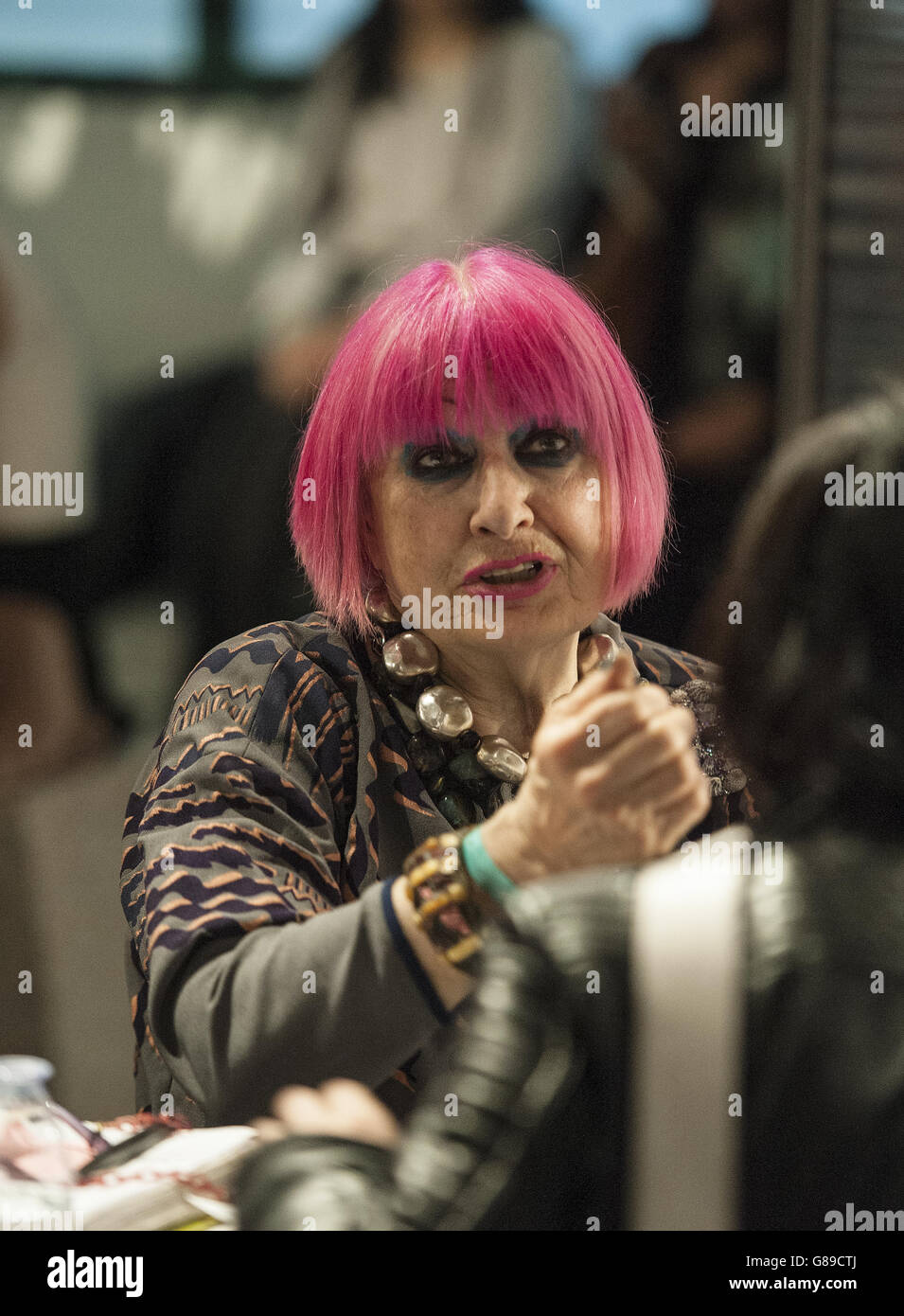 Sandra rhodes hi-res stock photography and images - Alamy