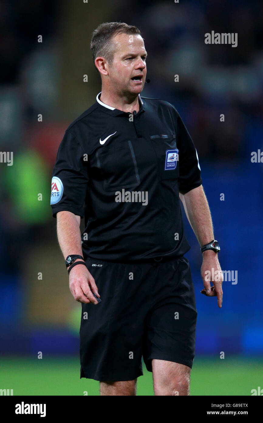 Referee chris sarginson hi-res stock photography and images - Alamy