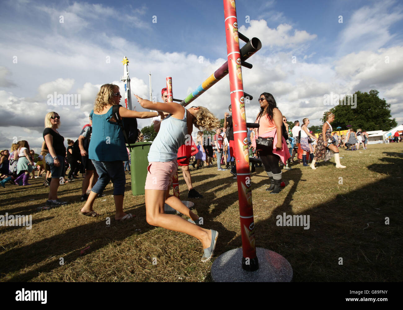 Limbo dancing hi-res stock photography and images - Alamy
