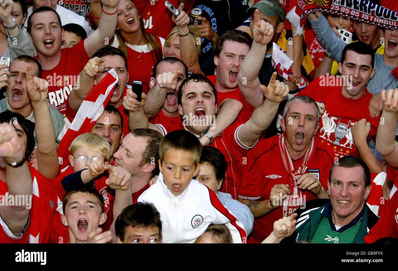 Soccer - UEFA Champions League - Winners Parade - Liverpool Stock Photo ...
