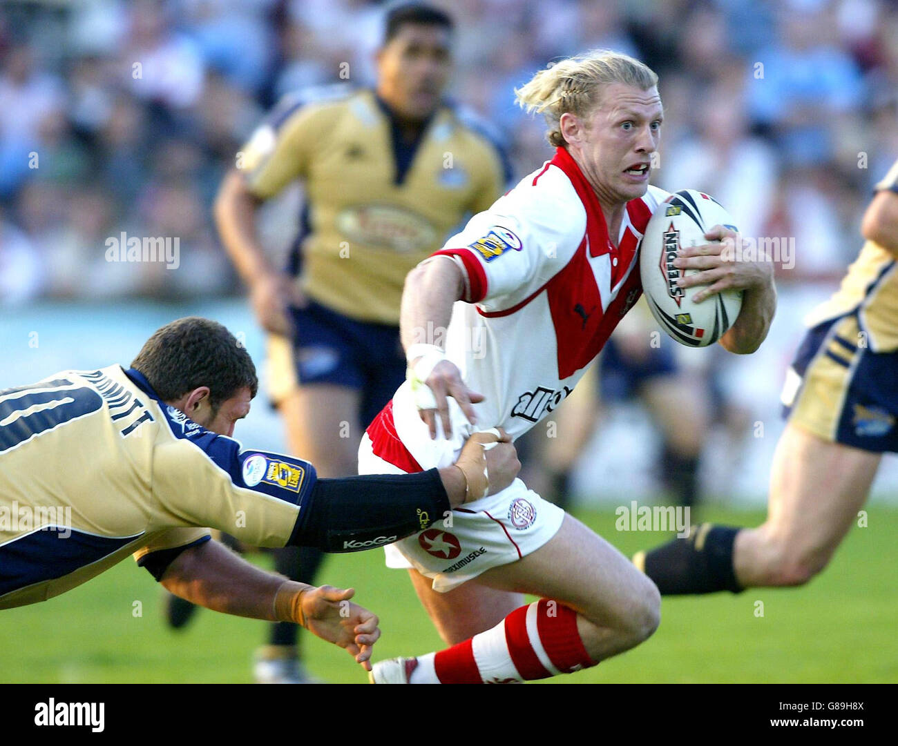Sport rugby league tackling barrie mcdermott hi-res stock photography ...