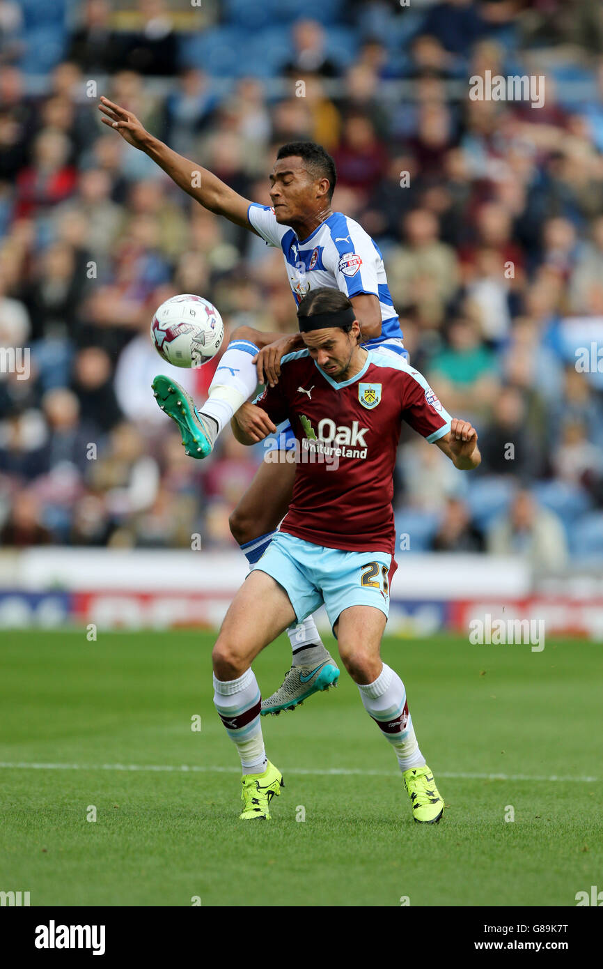 Reading's Jordan Obita challenges Burnley's George Boyd Stock Photo - Alamy
