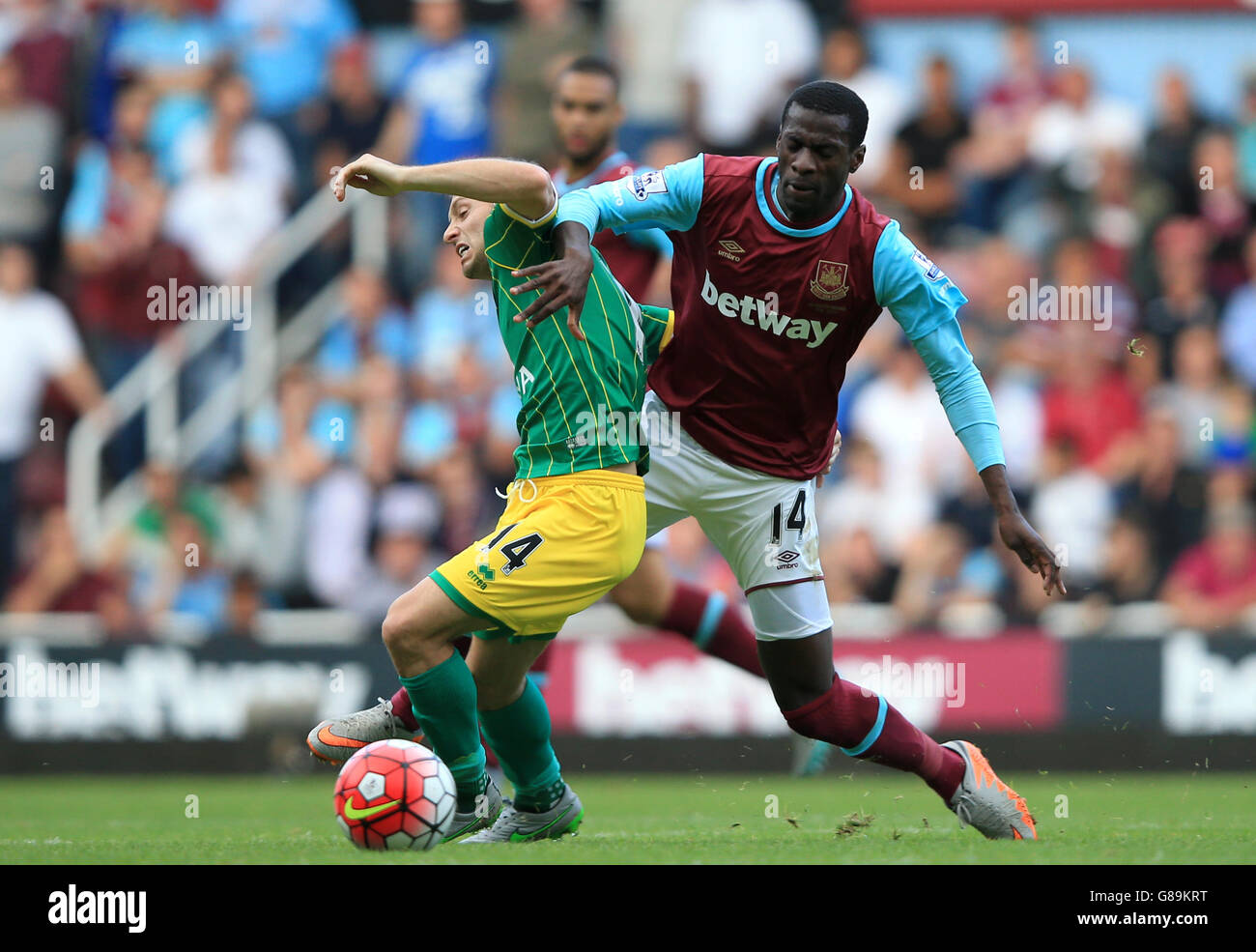 Norwich City's Wesley Hoolahan, (left) battles for possession of the ...