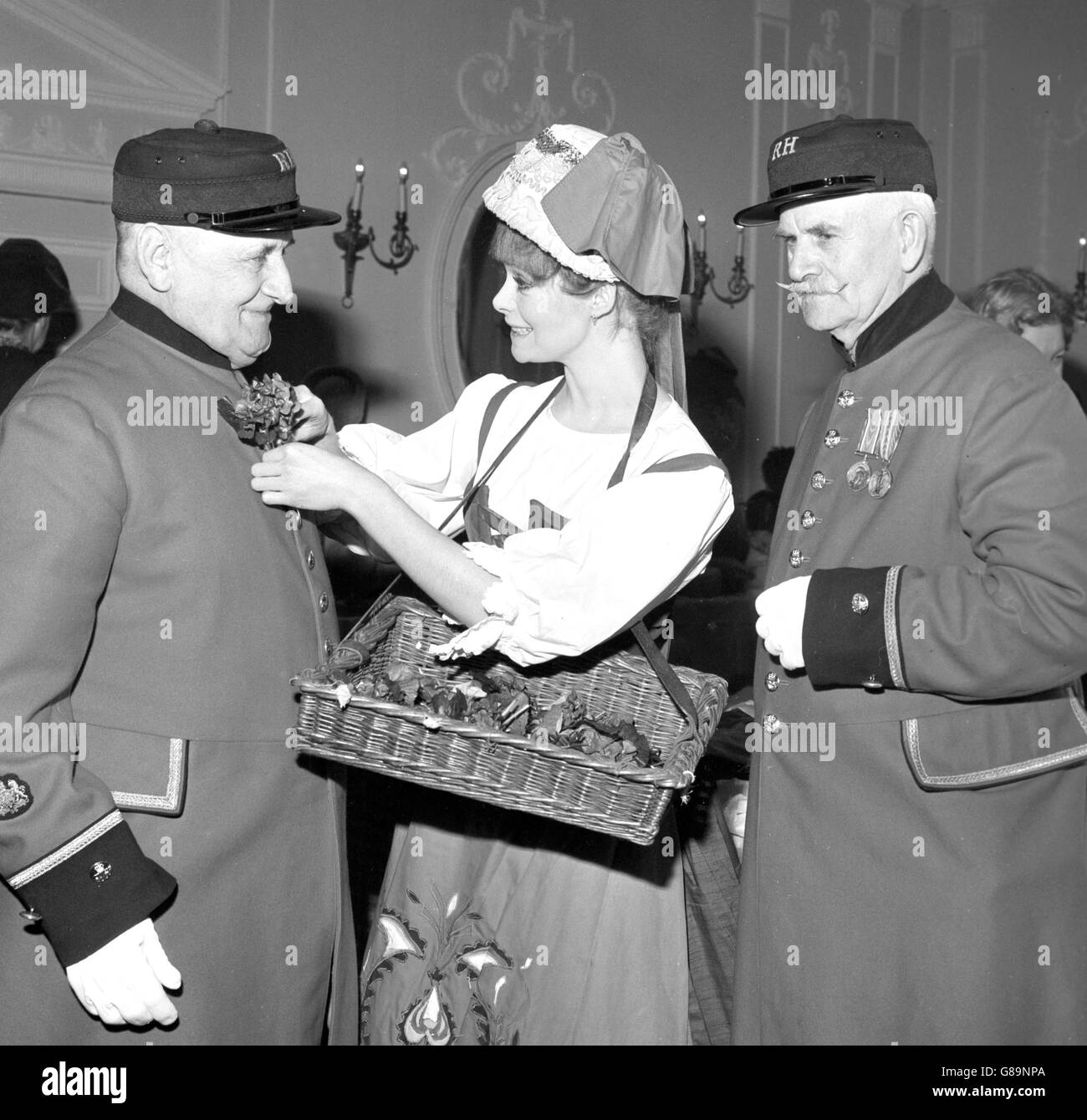 Scarlet tunic hi-res stock photography and images - Alamy