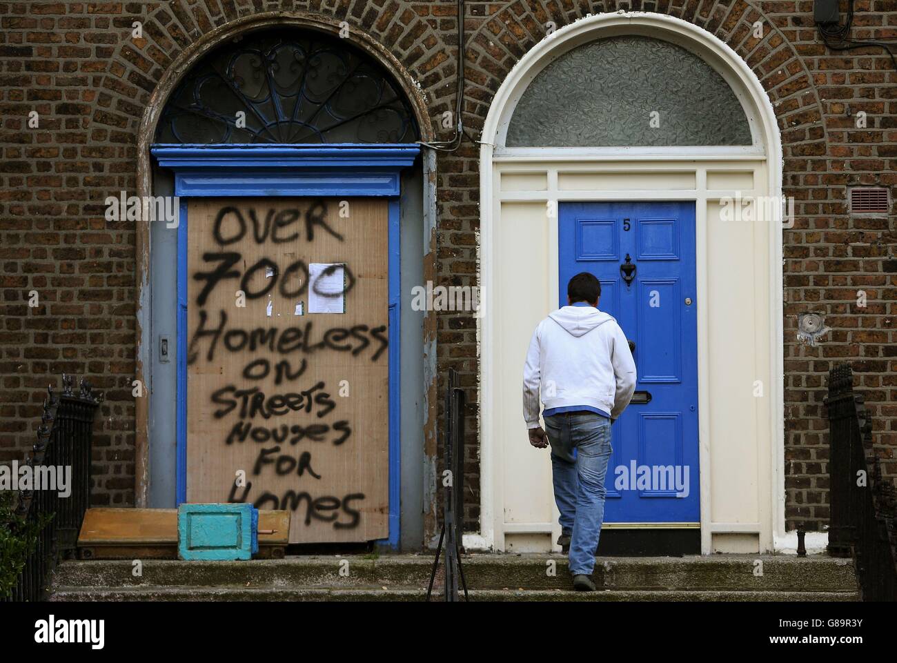 Boarded up building dublin High Resolution Stock Photography and Images ...