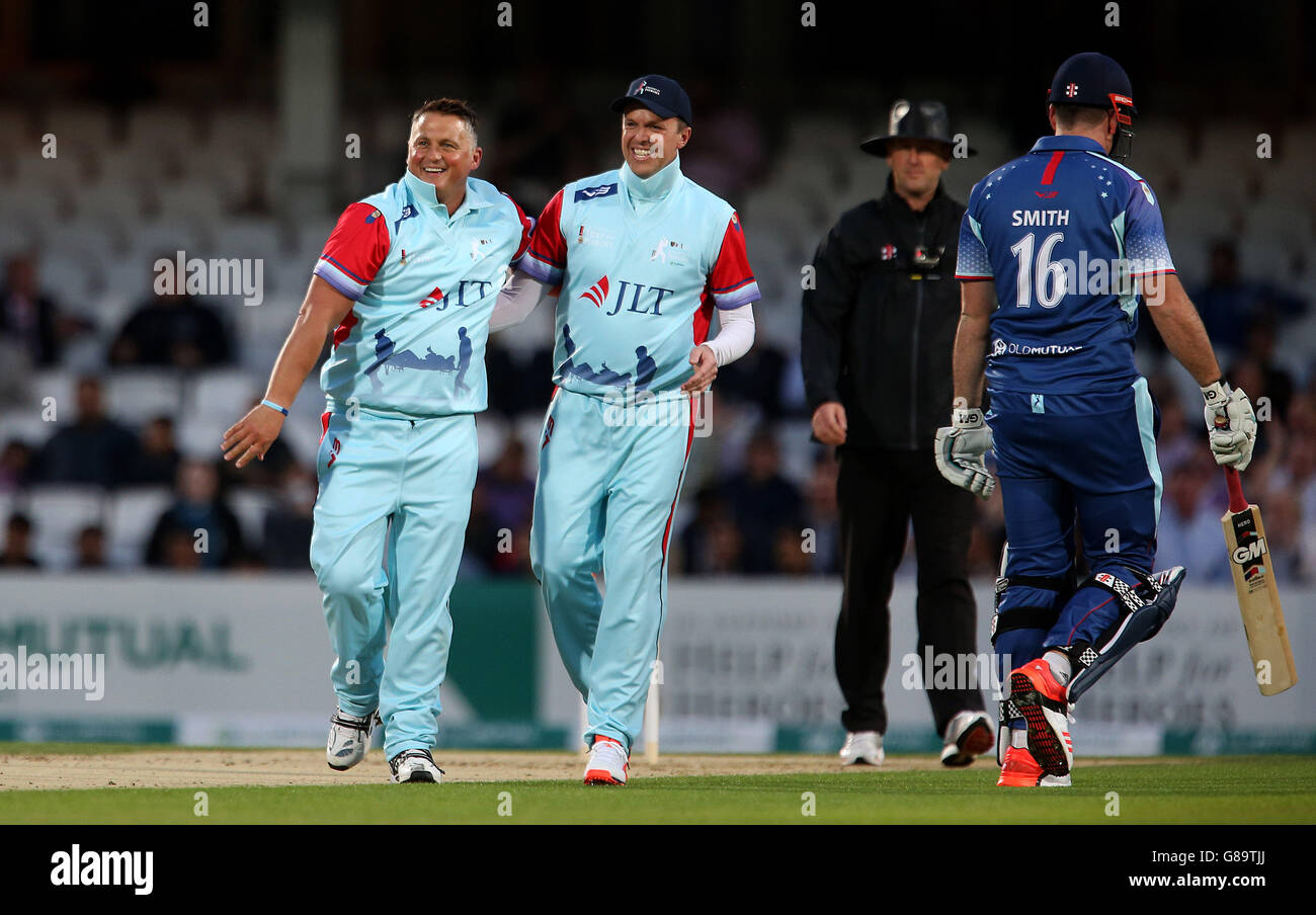 Help for Heroes' Darren Gough (left) celebrates with Graeme Swan (right ...
