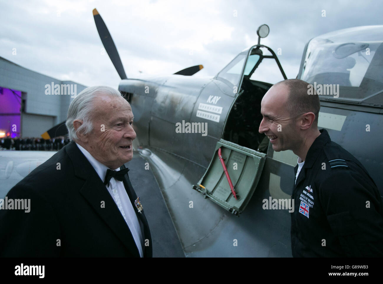 Battle britain spitfire raf pilot hi-res stock photography and images ...