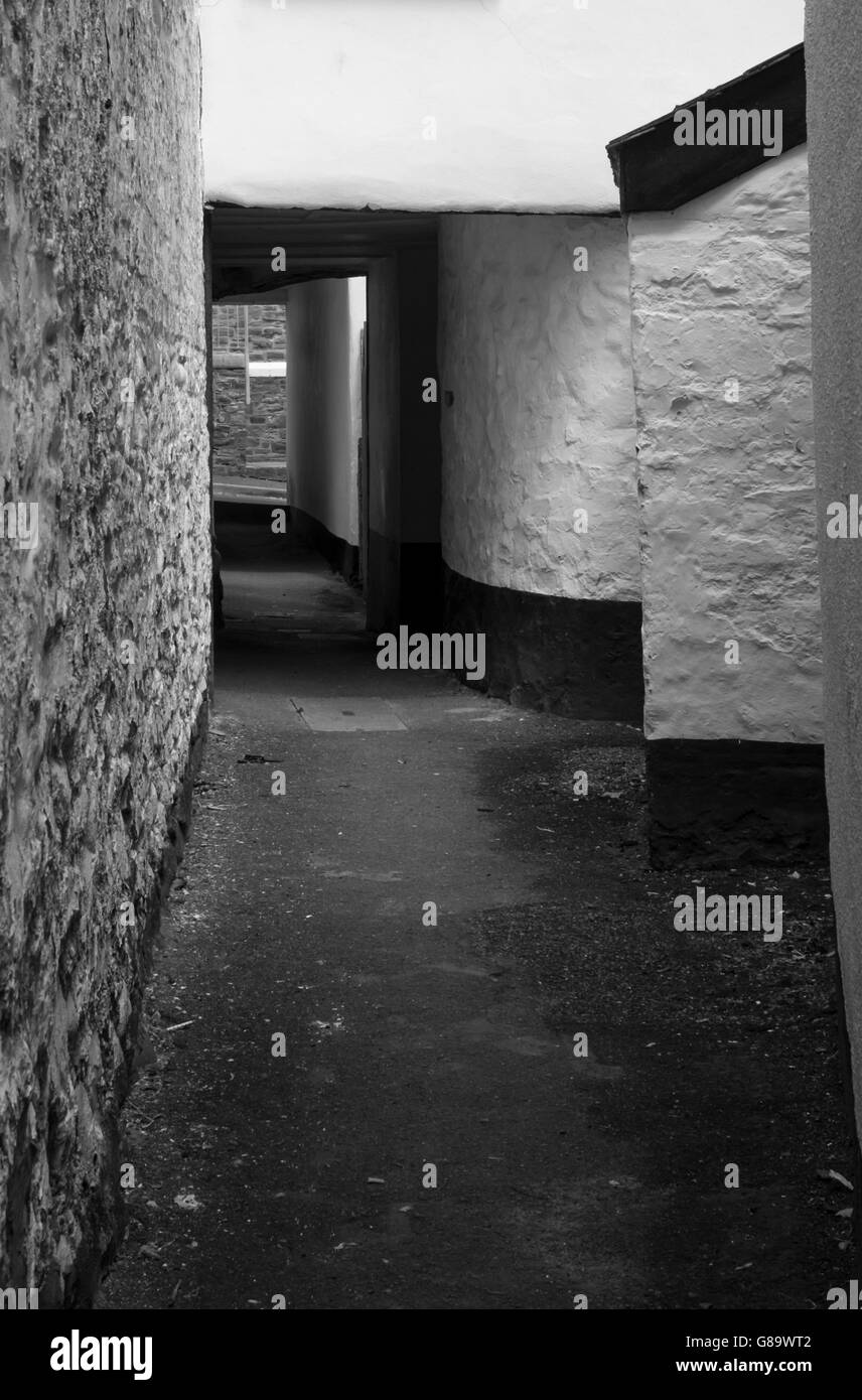 Alleyway in england hi-res stock photography and images - Alamy