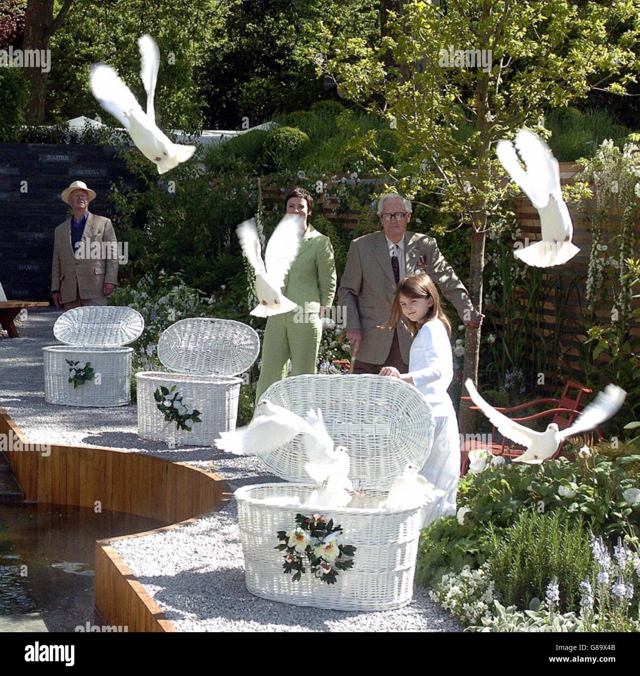 Social horticulture birds doves war wwii hi-res stock photography and ...