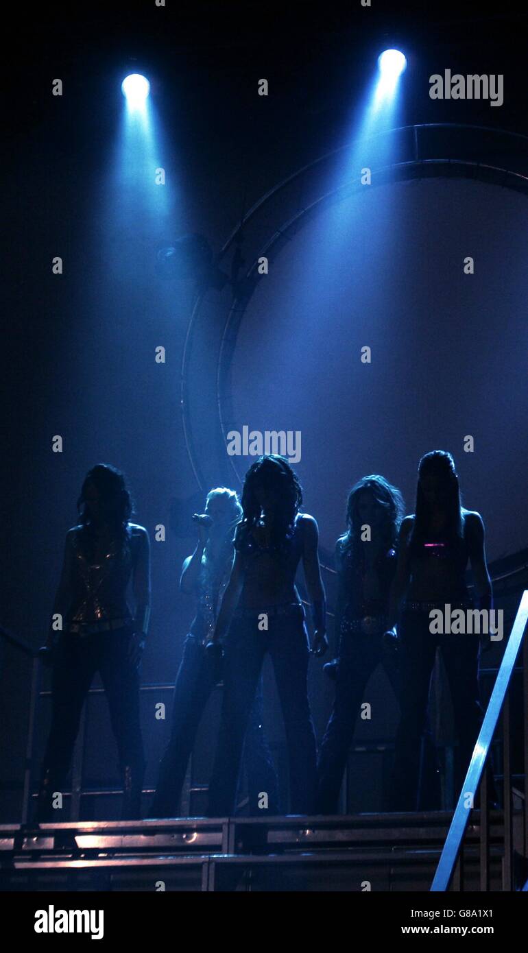 Girls Aloud Concert - Carling Apollo - Hammersmith Stock Photo - Alamy