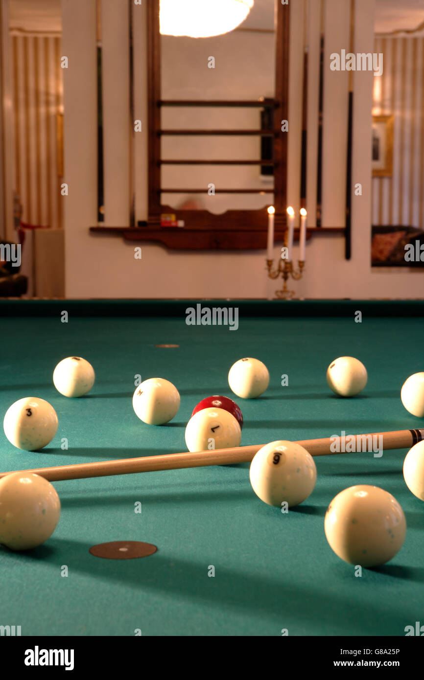 Billiards tables hi-res stock photography and images - Alamy