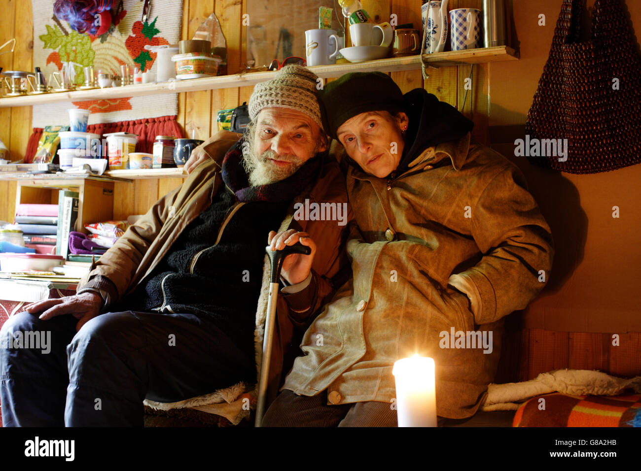 Homeless couple hi-res stock photography and images - Alamy