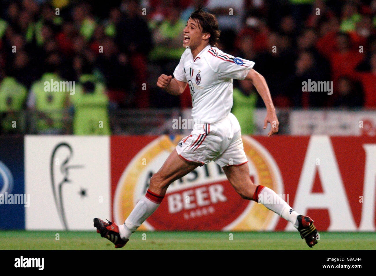 Ac milans hernan crespo celebrates scoring his teams third goal hi-res ...