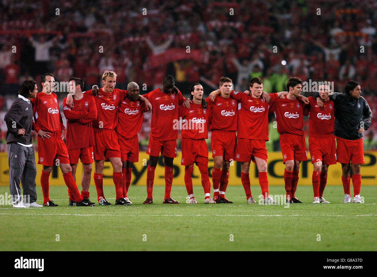 Unfold arms hi-res stock photography and images - Alamy