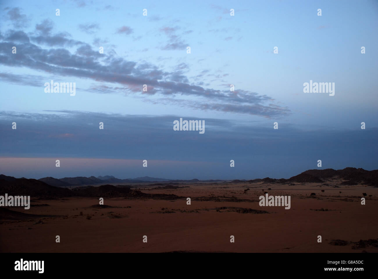 Dark desert mountains hi-res stock photography and images - Alamy