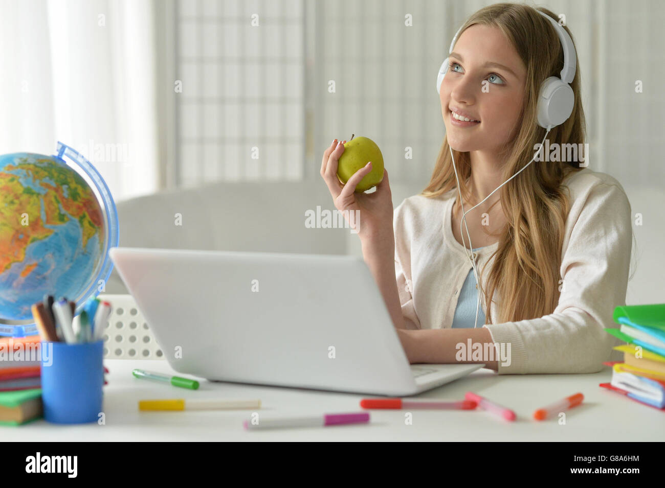teenager girl using computer Stock Photo - Alamy