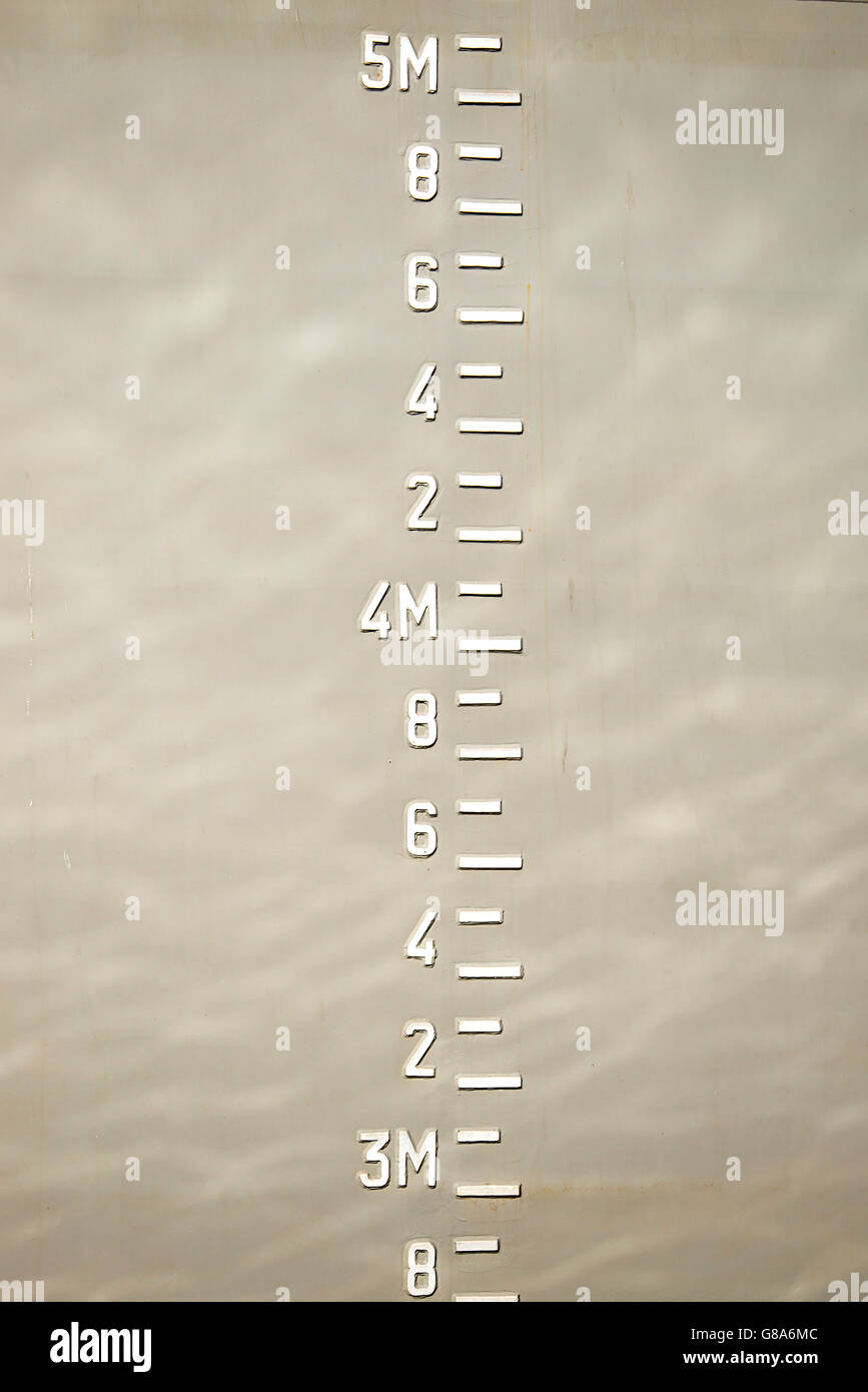 Water level mark in the port at swimming deck Stock Photo - Alamy