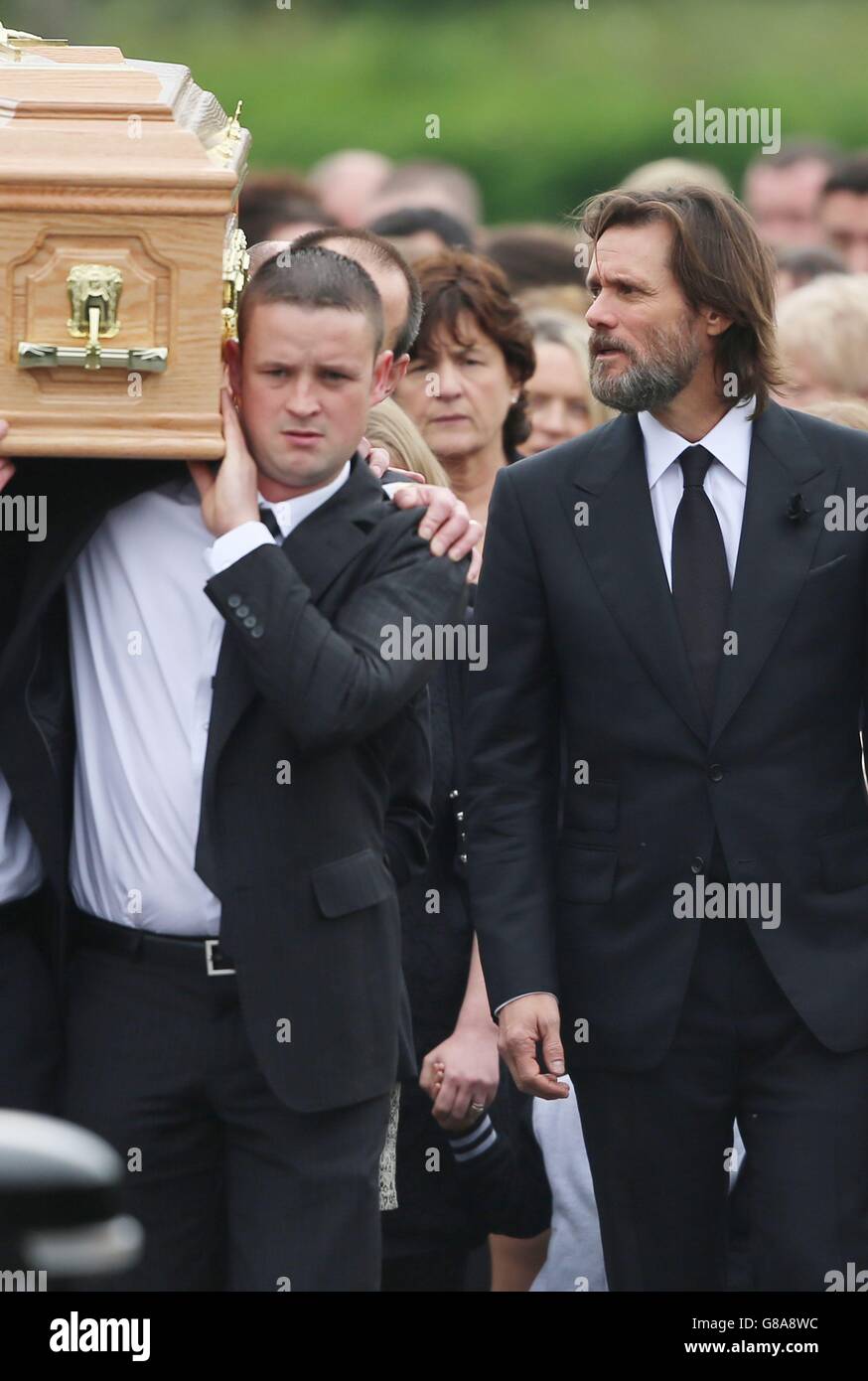Jim Carrey joins mourners behind the coffin of ex-girlfriend Cathriona ...