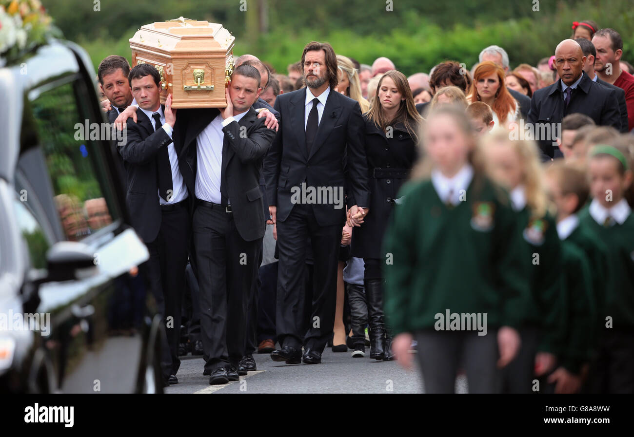 Jim Carrey joins mourners behind the coffin of ex-girlfriend Cathriona ...
