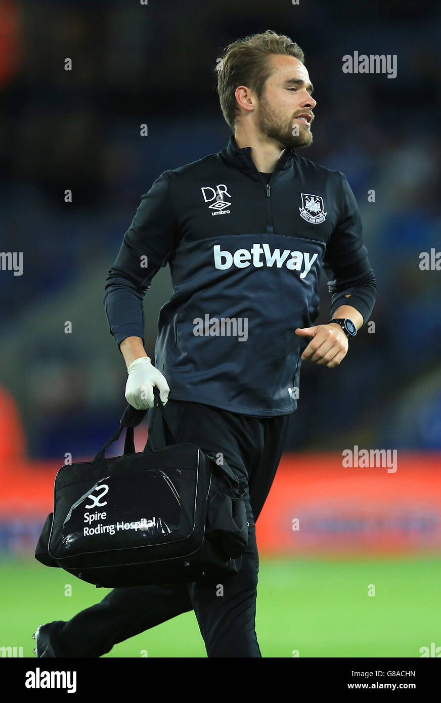 First team physiotherapist dominic rogan hi-res stock photography and ...