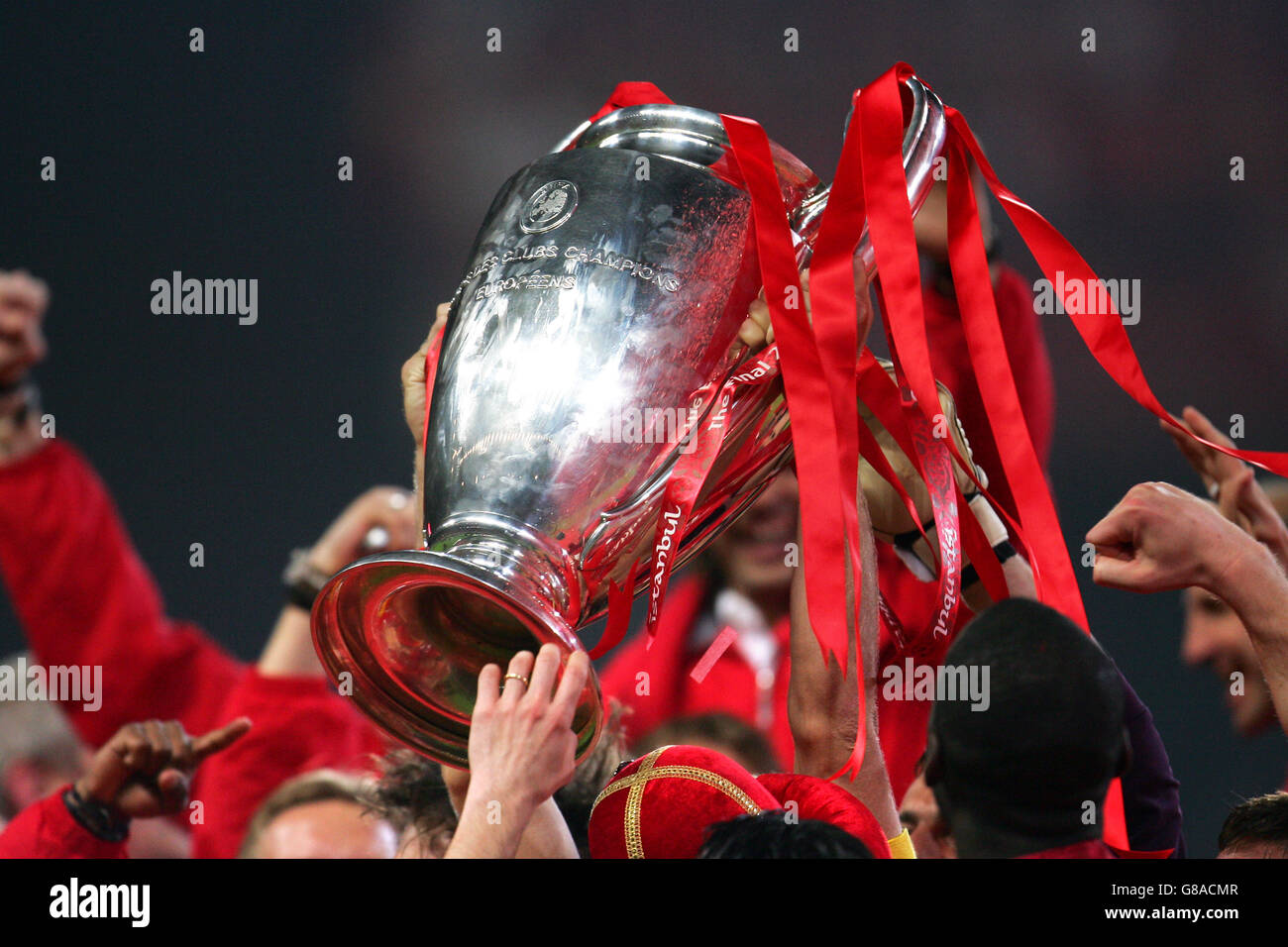 Liverpool players lift the uefa champions league trophy hi-res stock ...