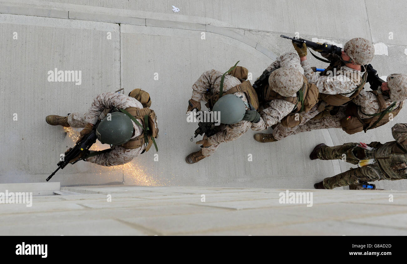 43 commando fleet protection group royal marines hi-res stock ...