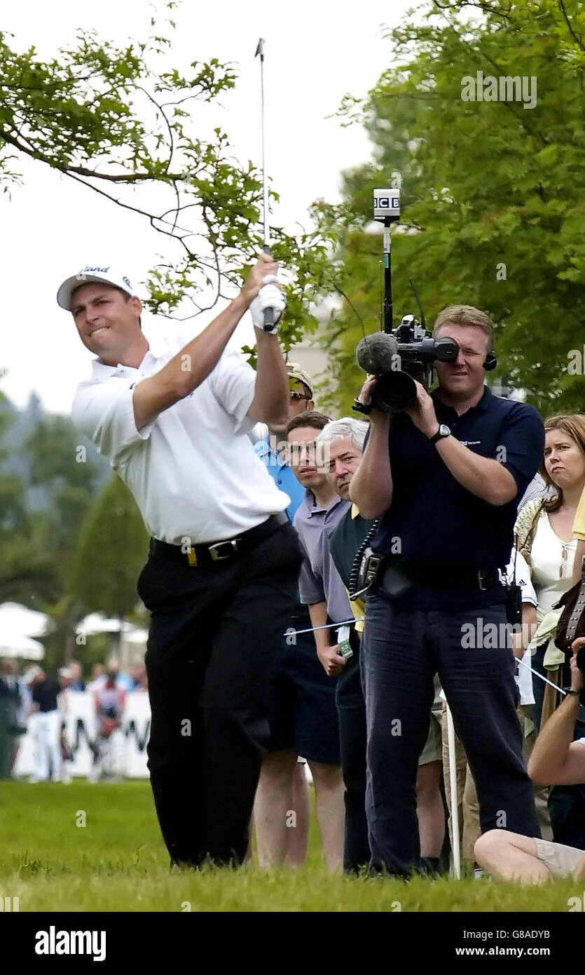 Golf - The BMW Championship 2005 - Wentworth. England's David Howell (L ...