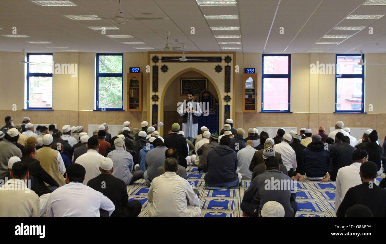 Imam at the makkah mosque in leeds hi-res stock photography and images ...