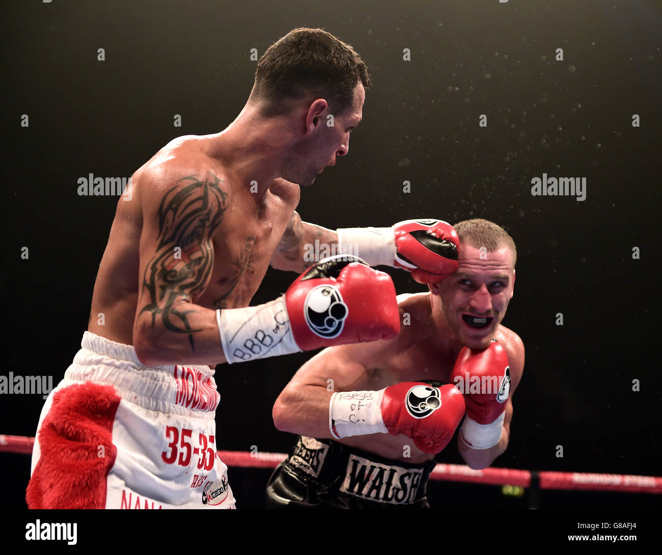 Ryan Walsh (right) on his way to defeating Samir Mouneimne (left) in ...