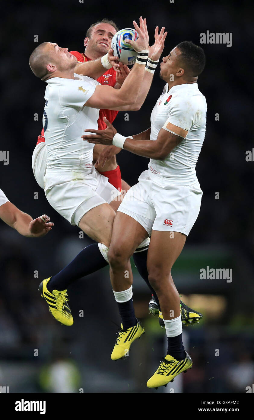 Mike roberts rugby hi-res stock photography and images - Alamy