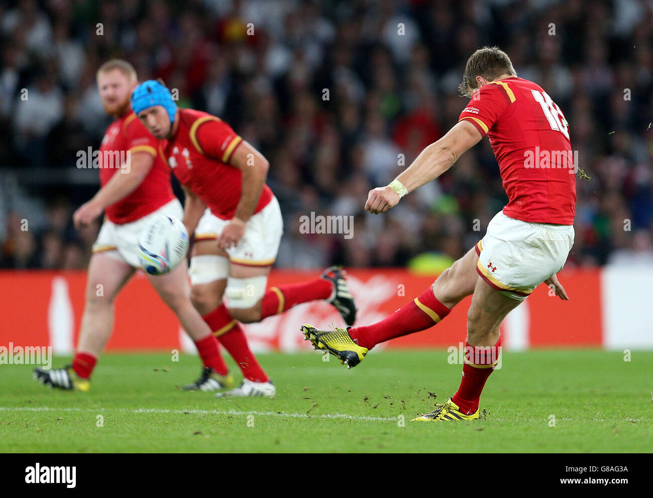 Dan biggar rugby wales hi-res stock photography and images - Alamy