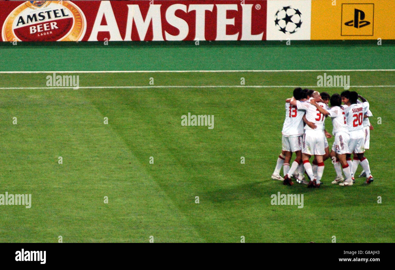 AC Milan players celebrate the opening goal by Paolo Maldini Stock ...