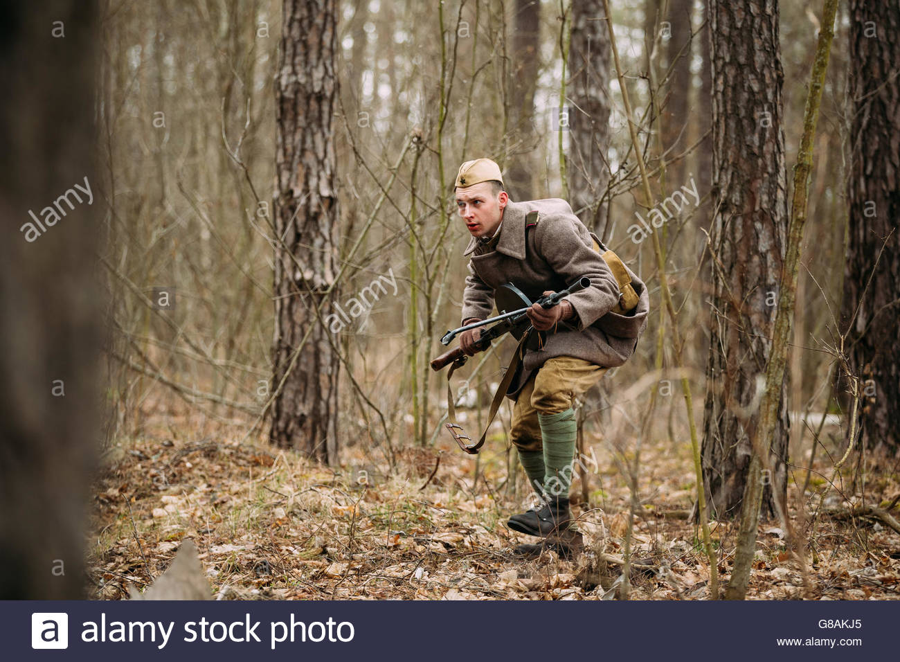 Wwii Soldier Running Stock Photos & Wwii Soldier Running Stock Images ...