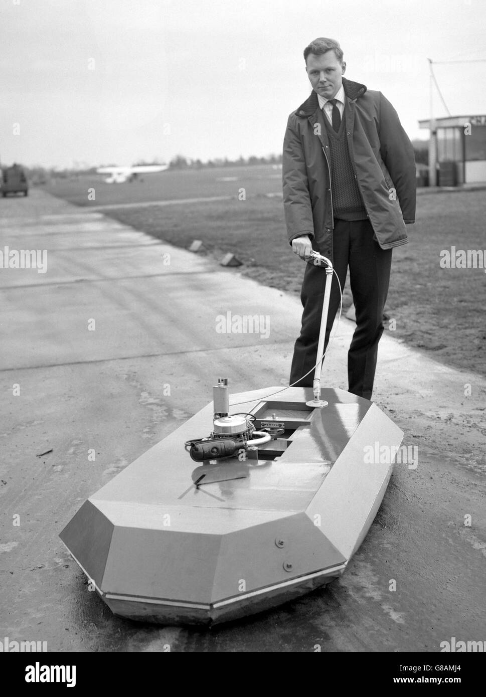Science hovercraft hi-res stock photography and images - Alamy