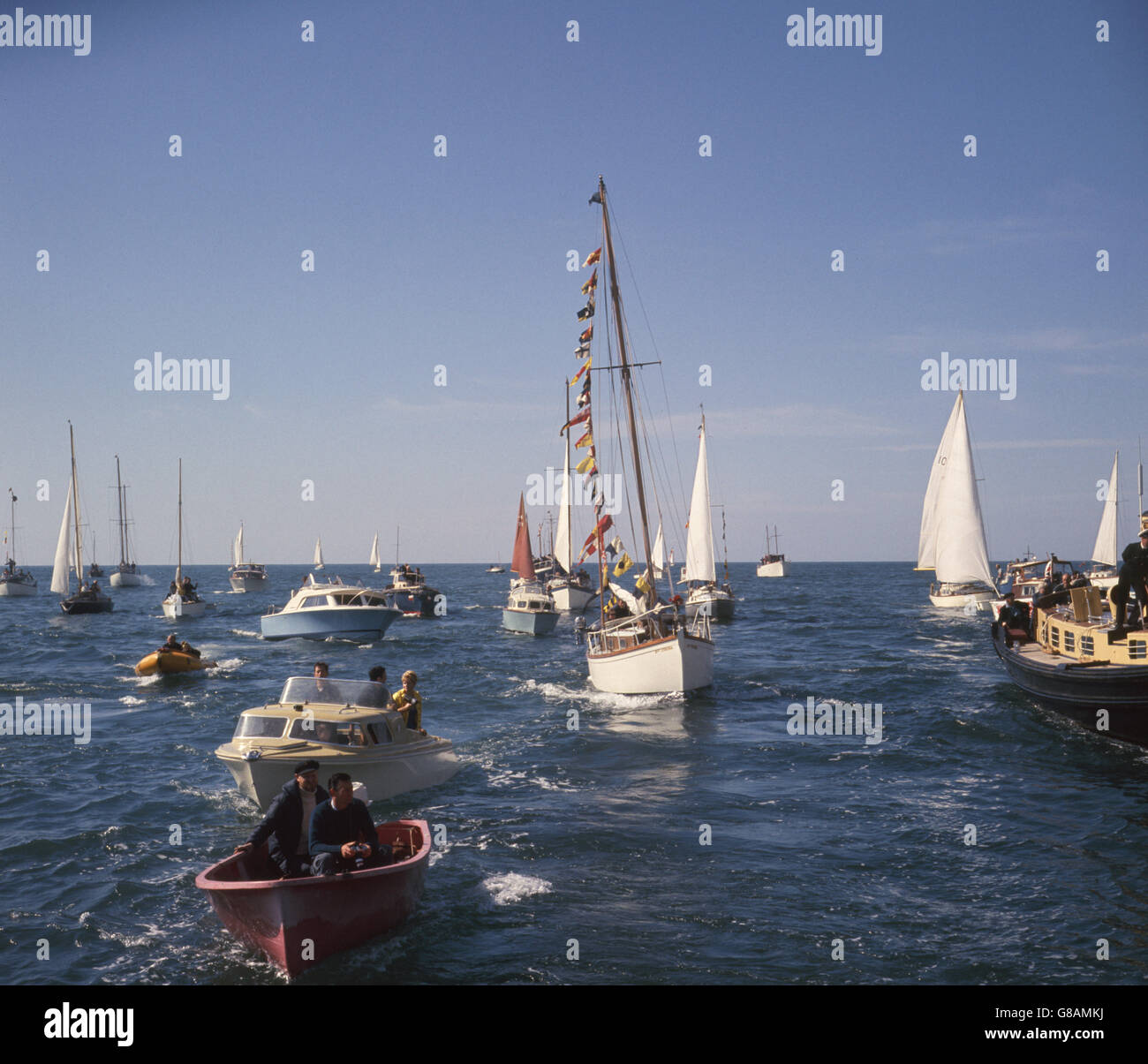Sailing - Round the World Yacht Voyage - Portsmouth Stock Photo - Alamy