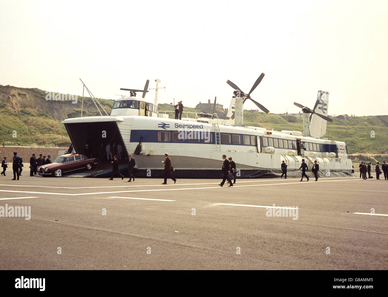 Cross channel hovercraft hi-res stock photography and images - Alamy
