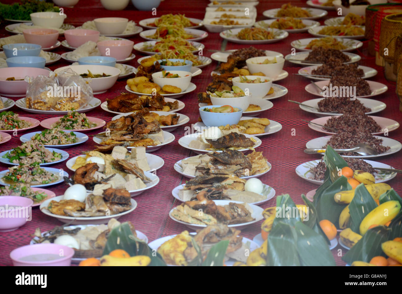 Thailand monk meal hi-res stock photography and images - Alamy