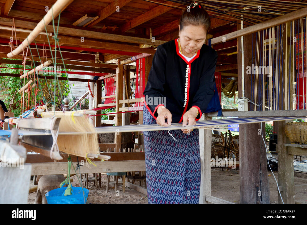Woman using old weaving loom hi-res stock photography and images - Alamy