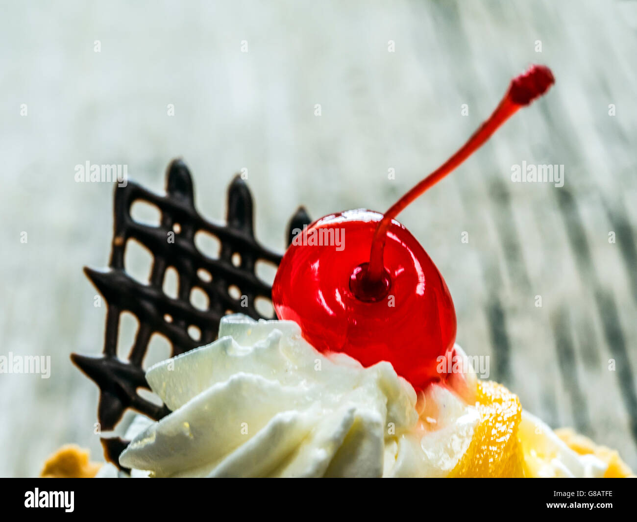 Cream topping hi-res stock photography and images - Alamy