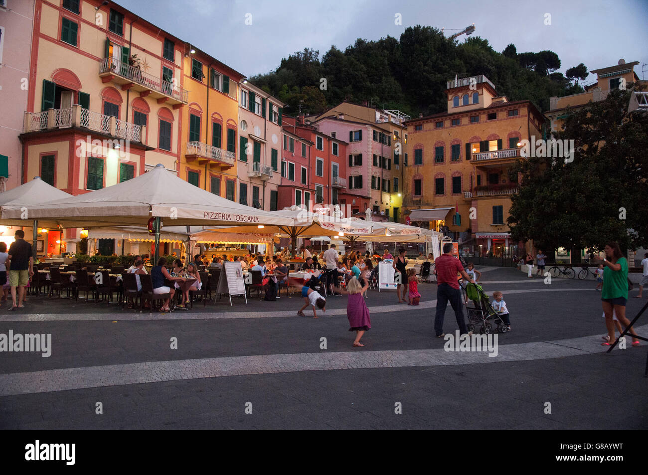 Squeare hi-res stock photography and images - Alamy