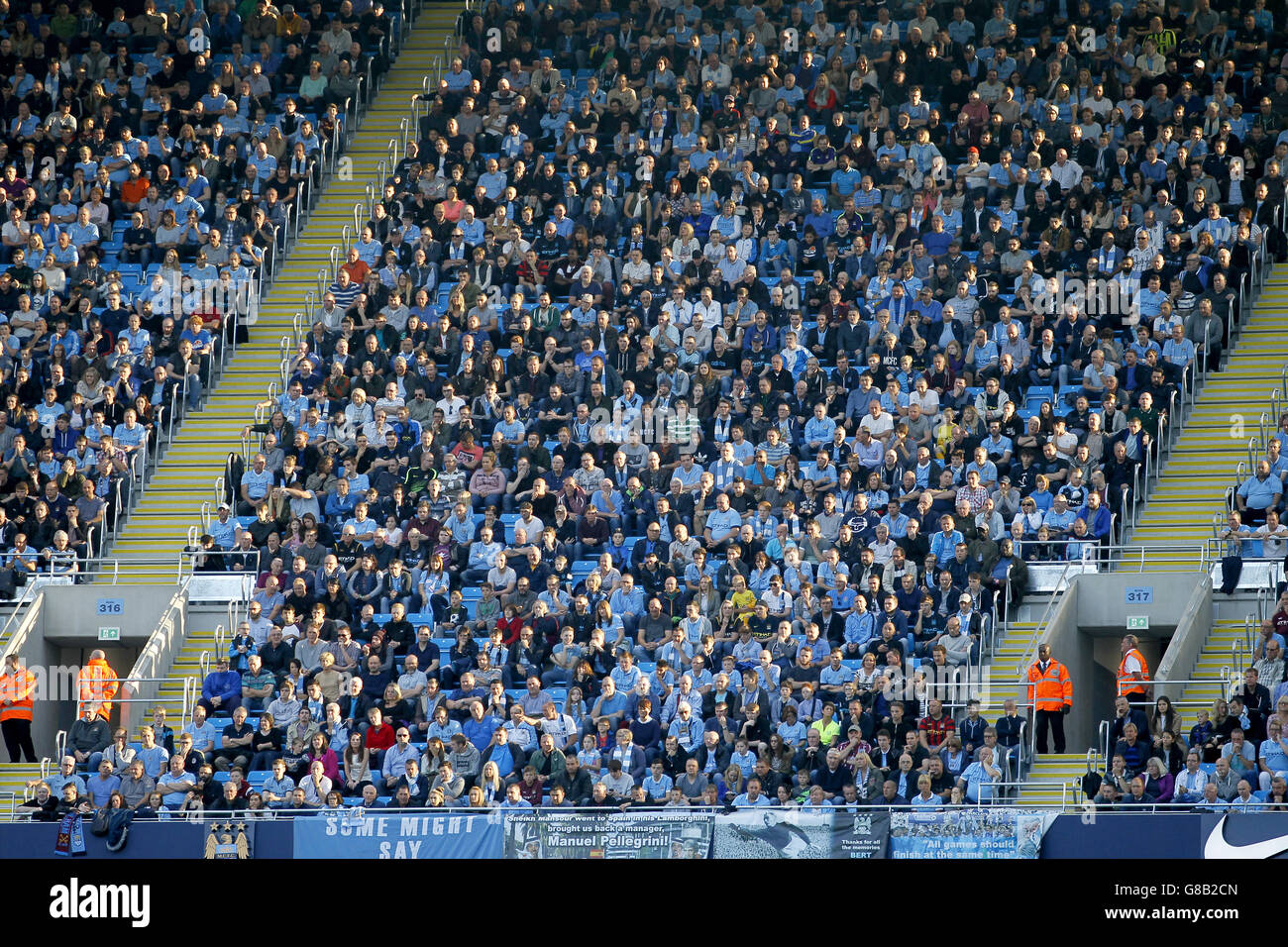 Manchester city stadium crowd hi-res stock photography and images - Alamy