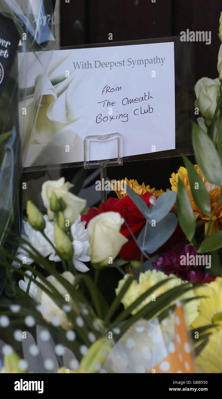 Floral tributes scene outside hi-res stock photography and images - Alamy