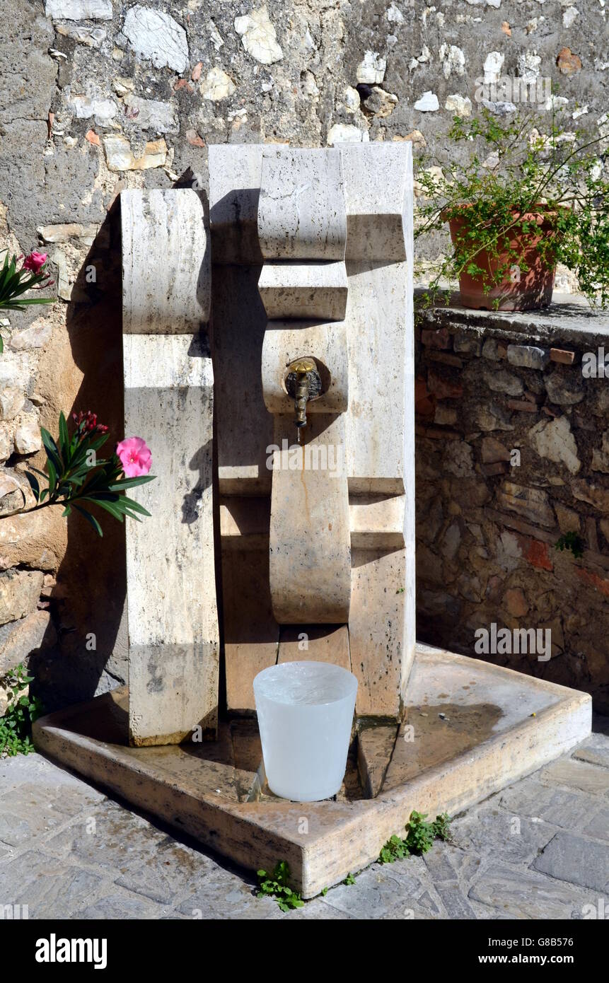 Medieval brick house hi-res stock photography and images - Alamy