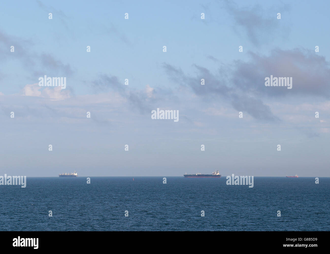 English channel ships hi-res stock photography and images - Alamy